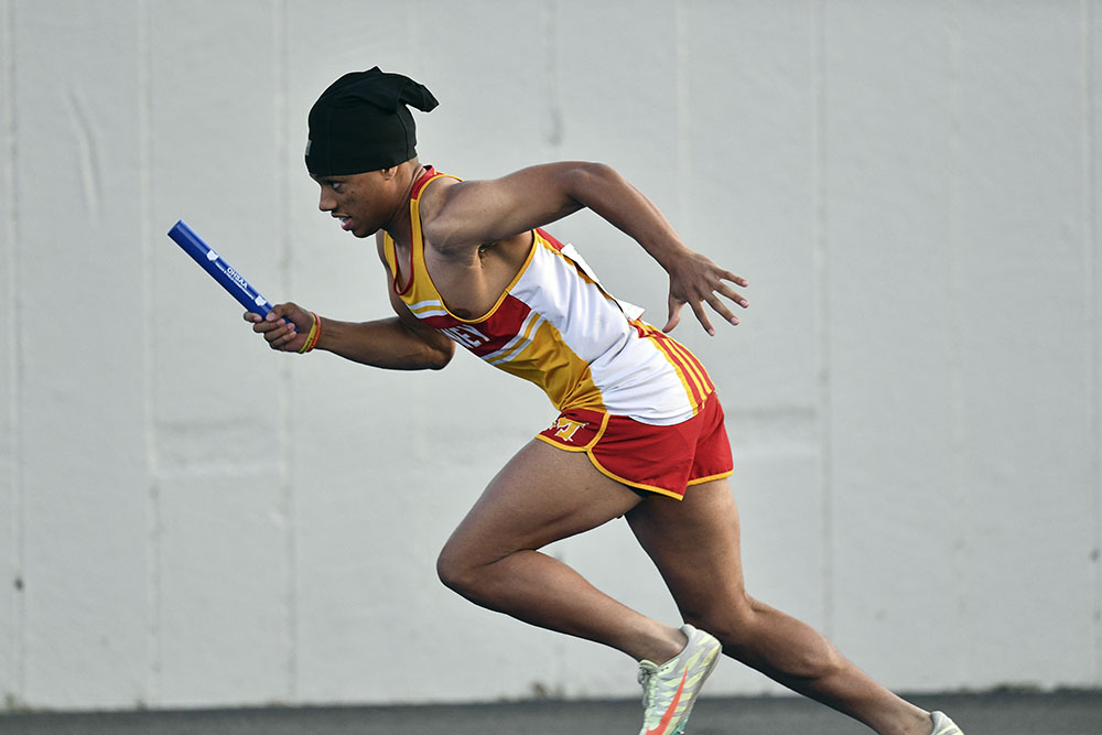 Mooney 4×400 team overcomes injuries | News, Sports, Jobs - The Vindicator